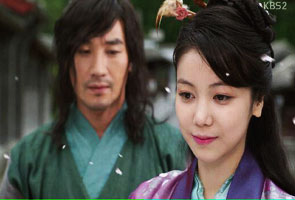 엄태웅-김옥빈, 운명적 첫만남에 '비극적 로맨스 예고' - 스타연예 - KBS연예