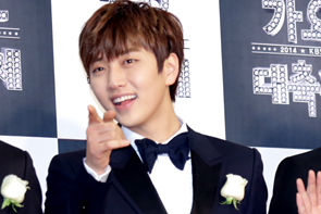 포즈 취하는 B1A4, 해맑은 산들 - 스타연예 - KBS연예