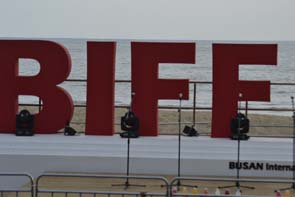 (2015.9.22) 개막작 티켓 다 팔렸어요. 1분 31초만에! [BIFF] - 스타연예 - KBS연예