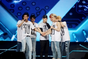 GOT7, 국내 첫 단독 콘서트 성료 - 스타연예 - KBS연예