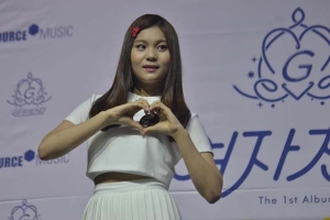 'LOL' 여자친구, 4연속 홈런 - 스타연예 - KBS연예