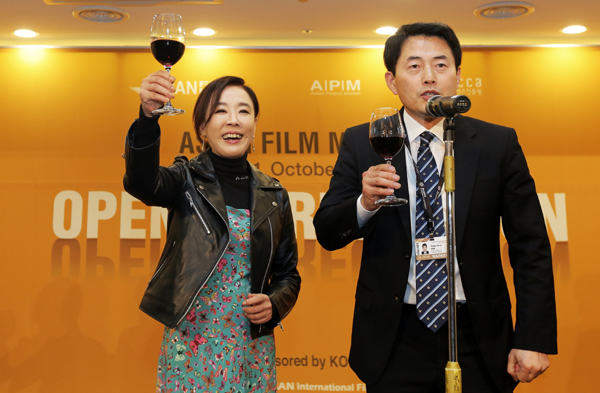 (2016.10.9) [BIFF 2016] “영화 사세요, 시나리오 있어요” 필름마켓 오픈 - 스타연예 - KBS연예