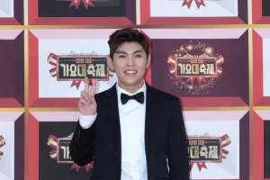 [2016가요대축제] 한동근 포토타임, 브이~ - 스타연예 - KBS연예