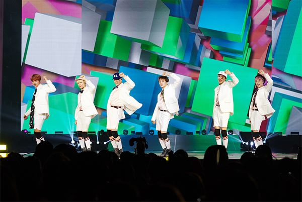 SM의 별, 오사카에 다 모였다 - 스타연예 - KBS연예