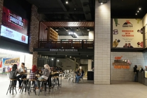 CJ CGV 국내는 적자, 해외는 순항 - 스타연예 - KBS연예