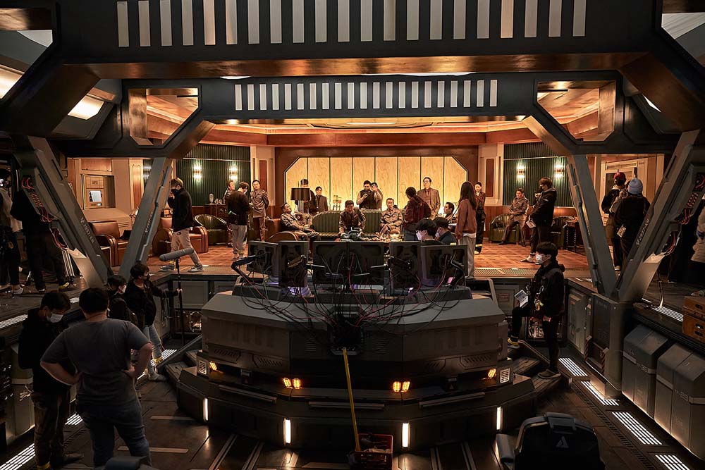 넷플릭스 '정이' 연상호 감독, 2194년 폐허의 지구를 구축하다 - 스타연예 - KBS연예