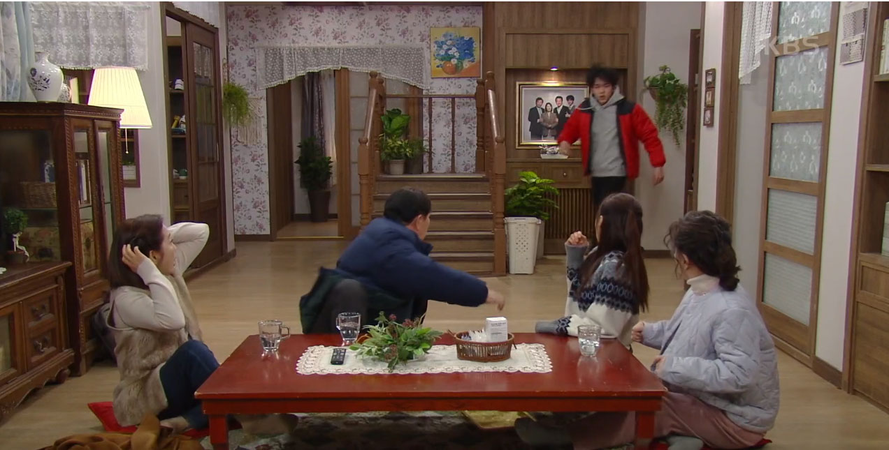 [미녀와 순정남] “여자친구 만나야 한다” 사랑을 찾아 방문 부수고 뛰쳐나간 문성현 - 스타연예 - KBS연예