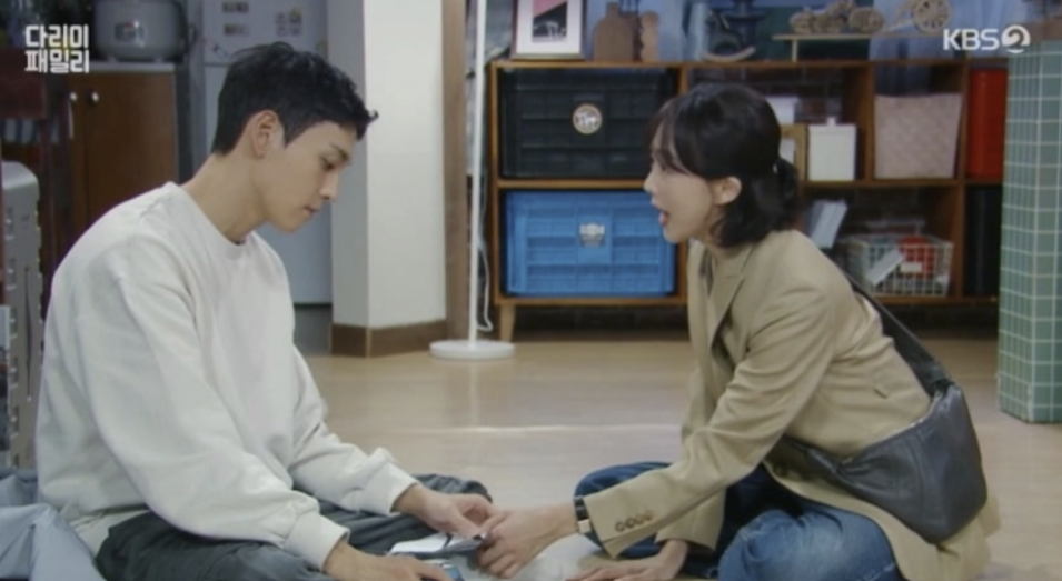 [다리미 패밀리] 누명을 쓴 최태준을 억울해하는 금새록, 신현준에 진실 알렸다 - 스타연예 - KBS연예