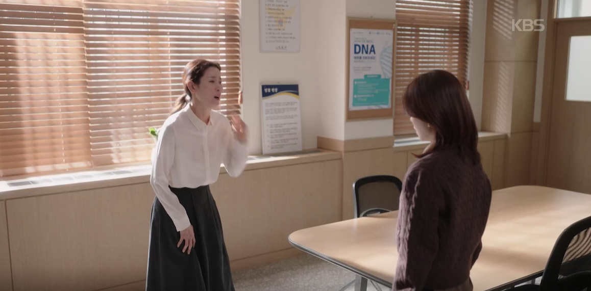 [화려한 날들] 정인선, ‘DNA 일치 생모’ 이태란 만났다...“이사장님?” - 스타연예 - KBS연예