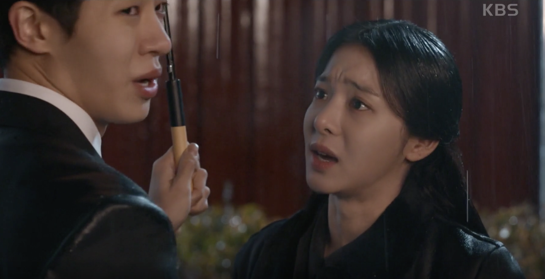 [오아시스] “무슨 짓을 해서라도 살려내” 결혼 포기 대가로 장동윤 탈출 시키려는 설인아 - 스타연예 - KBS연예