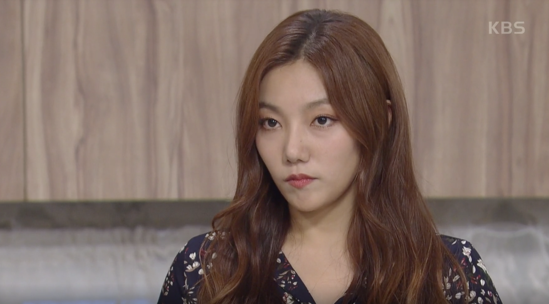 [비밀의 여자] “회장님이 누구 찾고 있죠?” 본인 정체 숨기기 위해 임혁 비서 떠보는 이채영 - 스타연예 - KBS연예