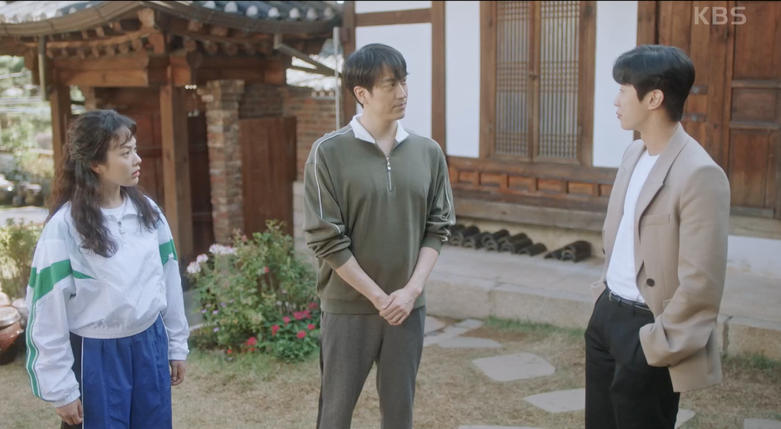 [수상한 그녀] 정지소 특별 관리 핑계로 같은 동네로 숙소 옮기는 진영 - 스타연예 - KBS연예