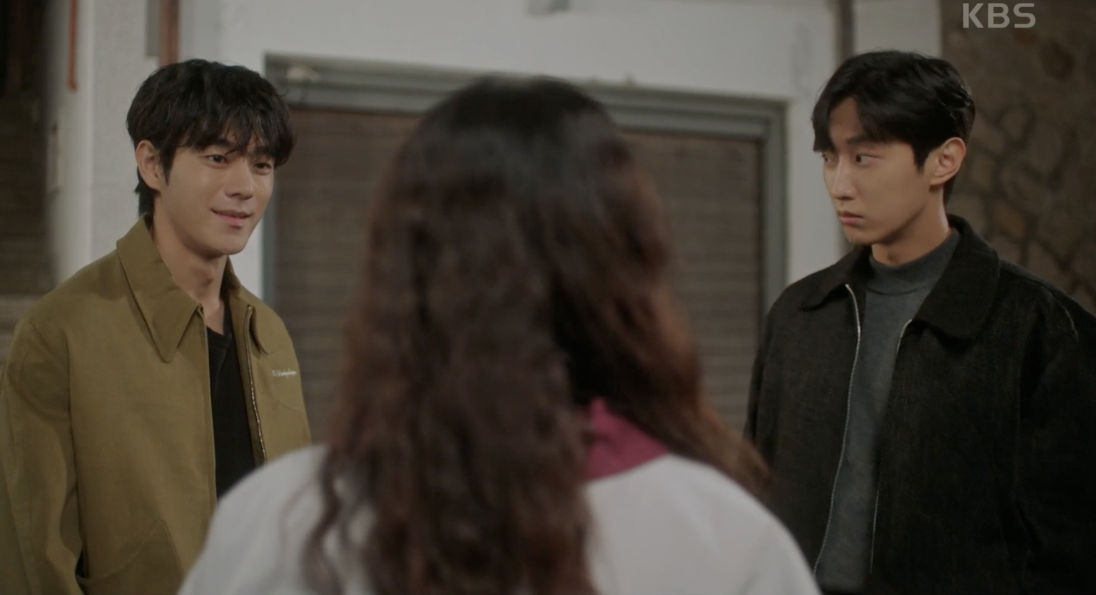 [수상한 그녀] 정지소 두고 불꽃 튀는 신경전 펼치는 진영과 유정후 “선 넘지 말지?” - 스타연예 - KBS연예