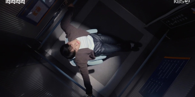 ‘킥킥킥킥’ 시트콤 감성 폭발.. 이민재 ‘의자 퍼포먼스’ - 스타연예 - KBS연예