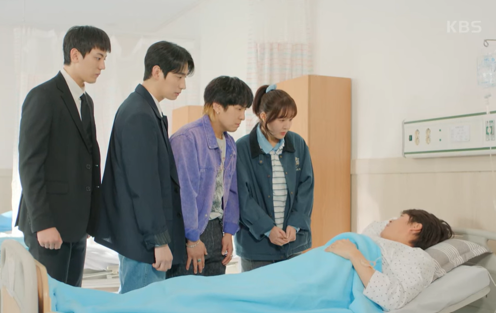 [독수리 5형제를 부탁해!] 깨어난 최대철에 안도하는 형제들 “술김에 수면제를 먹으면 어떡해” - 스타연예 - KBS연예