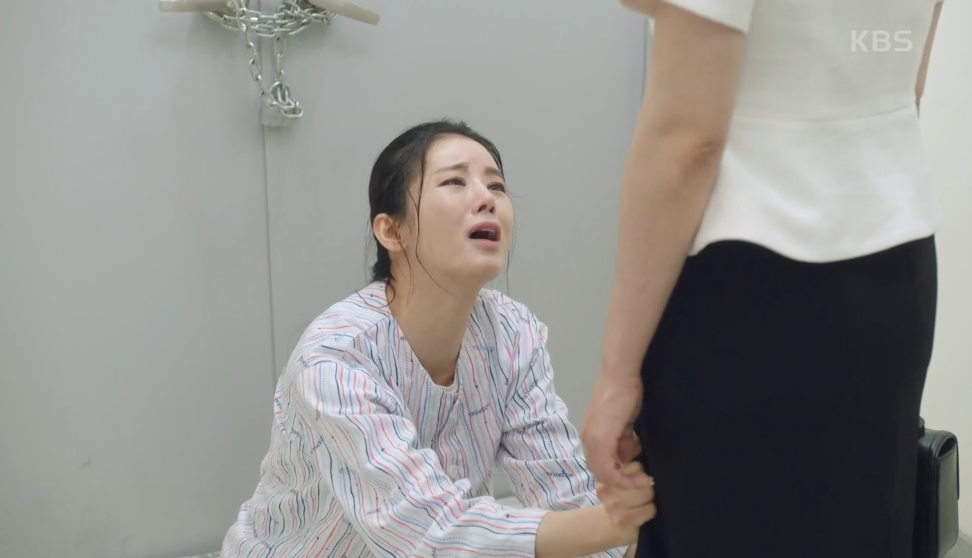 [여왕의 집] 정신병원 탈출 막힌 이가령 “제발 나 좀 살려줘…!” 함은정 앞에 무릎 꿇고 애원 - 스타연예 - KBS연예