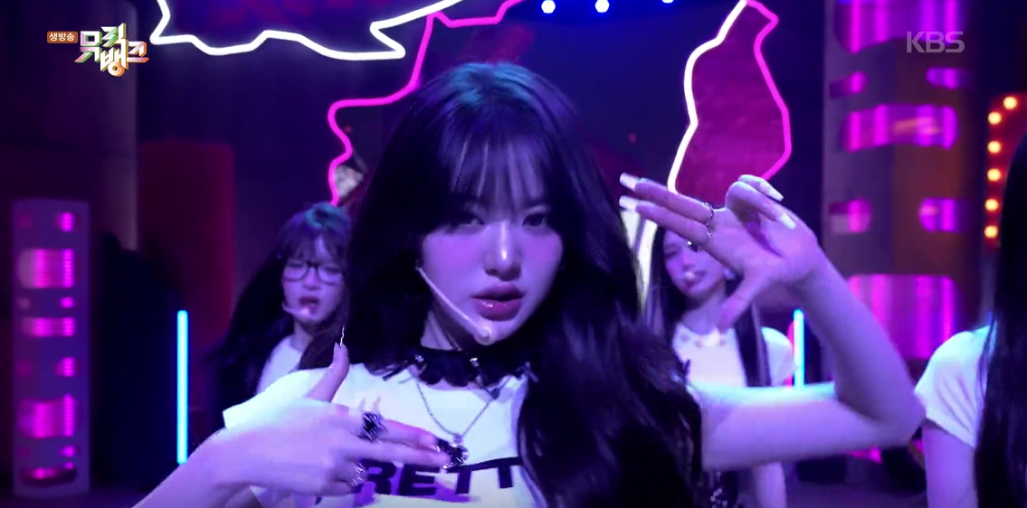 [뮤직뱅크] 아이브, 갹양각색 매력 뽐낸 컴백 무대 ‘XOXZ’ - 스타연예 - KBS연예