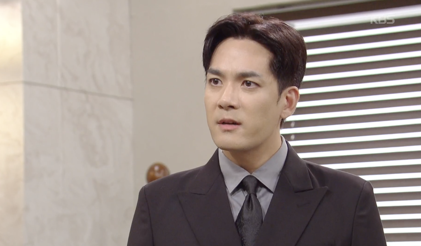 [여왕의 집] 삼각관계 본격화… 박윤재, “사랑한다고 했잖아” 함은정 향한 독한 집착 - 스타연예 - KBS연예