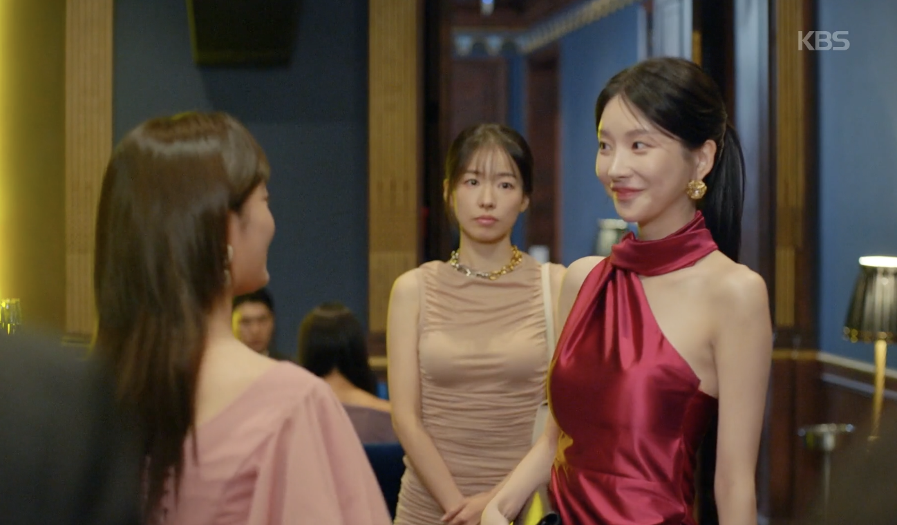 [친밀한 리플리] 프라이빗 파티에 이시아 데려간 이효나, “내 친구 주영채야” 본인 이름으로 바꿔 소개 - 스타연예 - KBS연예