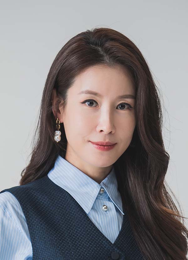 이태란, 12년 만에 KBS 주말 안방극장 컴백...'화려한 날들' 고성희 - 스타연예 - KBS연예